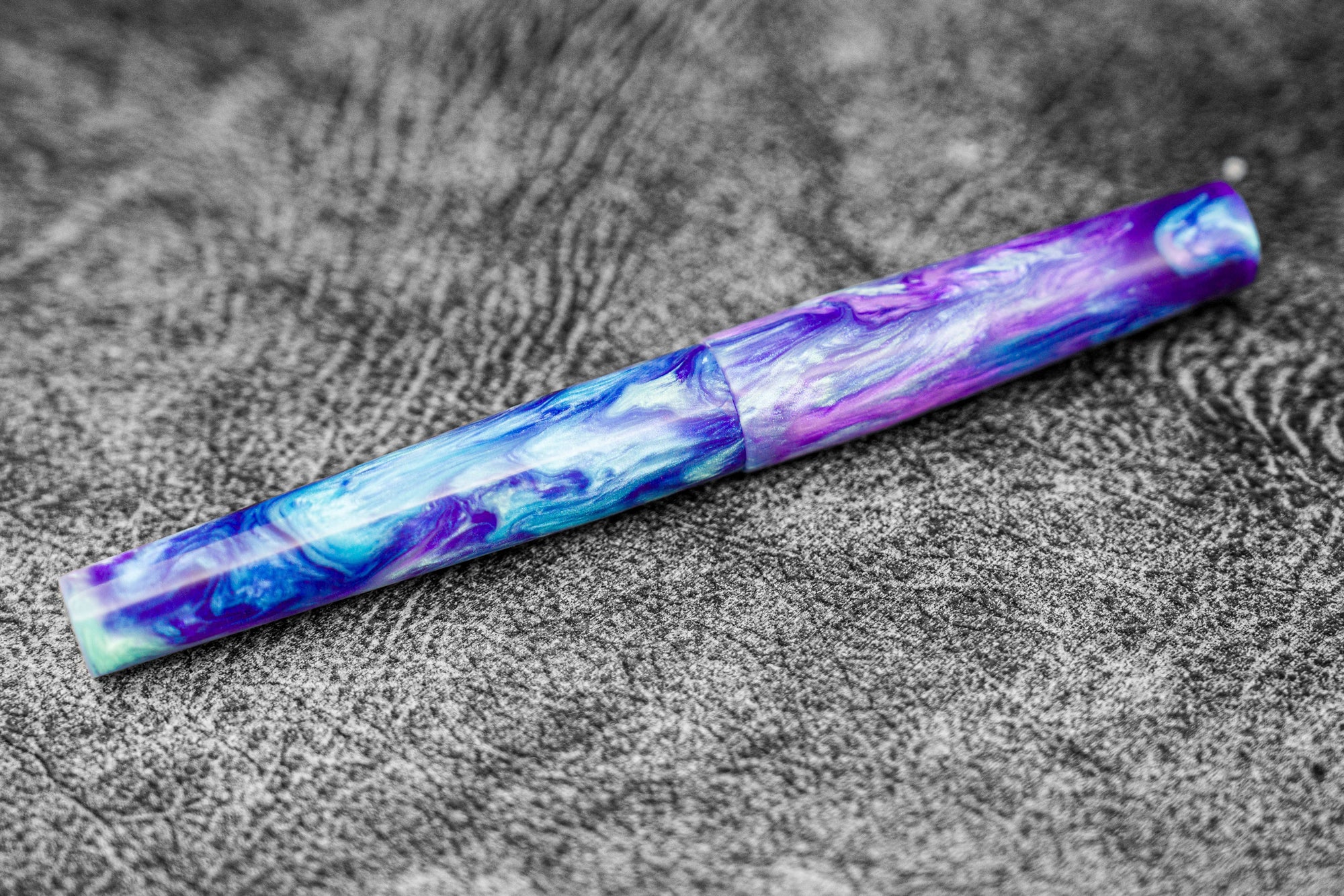 Studyo Agackakan x Galen - Fountain Pen - Plum Abalone - Galen Leather